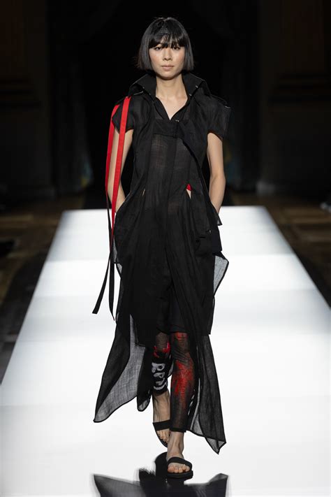 Yohji Yamamoto Spring 2025 Ready-to-Wear Collection [PHOTOS]