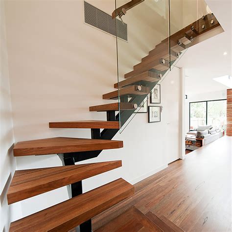 Cómo construir bien una escalera para el hogar y cuáles son las nuevas tendencias en diseño