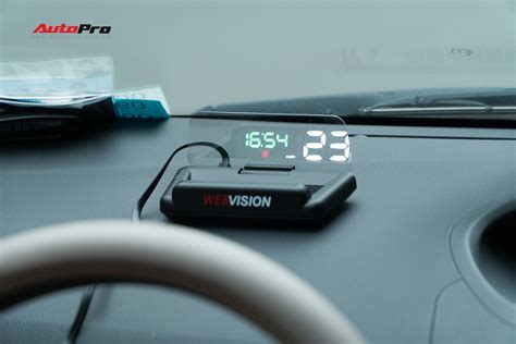 Bỏ cả triệu đồng lắp HUD trên ô tô có xứng đáng