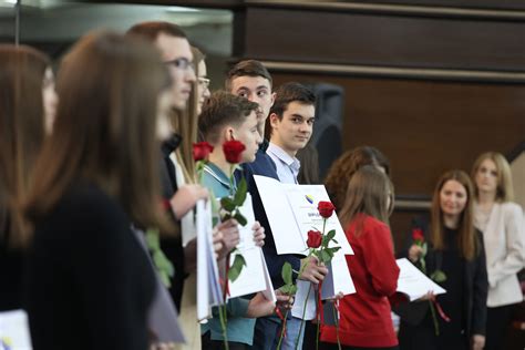 Uručene diplome i nagrade najboljim učenicima osnovnih i srednjih škola