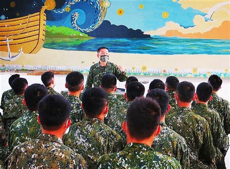 澎防部指揮官主持結訓座談 勉持續精進自我 軍聞 澎防部指揮官主持結訓座談 勉持續精進自我 青年日報