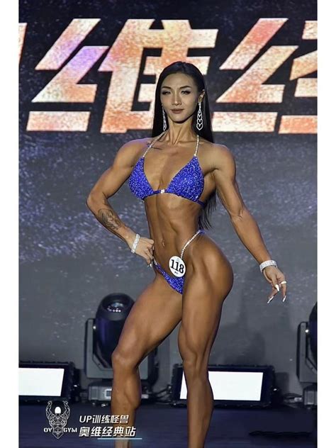 不但人长得美，肌肉也很赞！高质量的国产金刚芭比！ 知乎