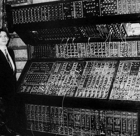 Hans Zimmer And His Moog Modular Synthesizer 1970 Roldschoolcool