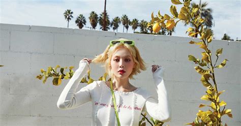 현아 Jyp 비닐 바지 뺨치는 망사바지속옷 파격 노출