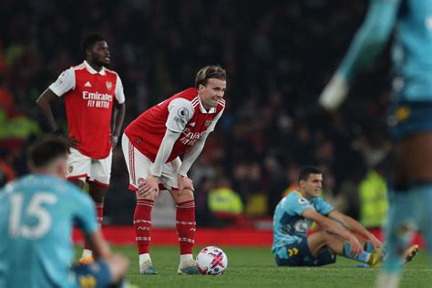 Five Days To Sort Themselves Out Gary Neville Says Arsenal Trio