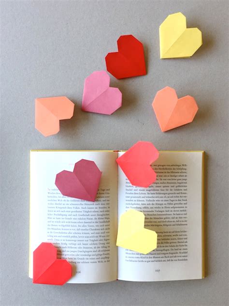 schaeresteipapier Ein Herz für Bücher Origami Buchzeichen