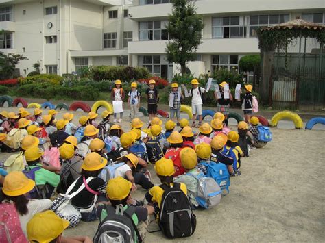竹鼻小学校の教育活動 2年生校外学習〈出発式〉