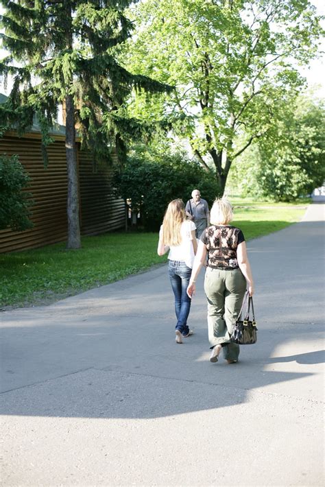 Zh1d0176 Barefoot Girls Flickr