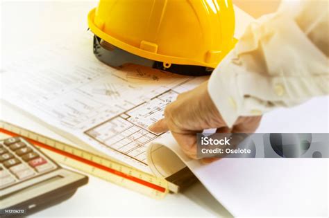 작업 중 건설 계획 엔지니어 안전 효과적인 예산 책정 및 시간 관리 건설 사업 및 부동산 건설 산업에 대한 스톡 사진 및 기타 이미지 Istock