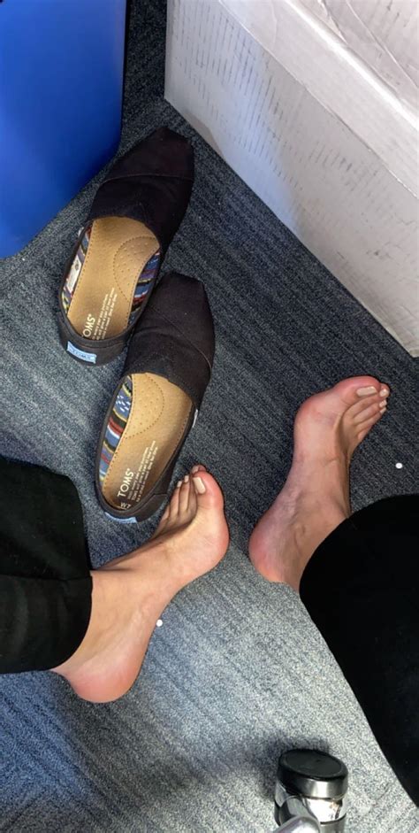 Lunch Break No Socks Today 👃 Rpublicfeetpics