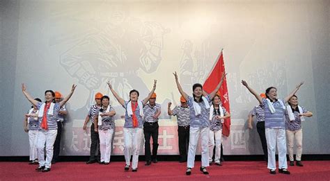 旬阳市举办“纪念襄渝铁路旬阳接轨通车50周年”全国铁道兵学兵重走襄渝线暨电影《学兵·半个世纪的足迹》首映活动 旬阳市人民政府