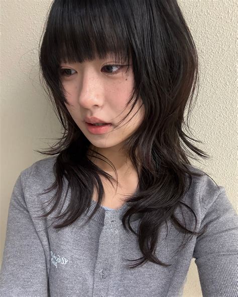 순시키 이설 레이어드컷 빌드펌 마리펌 얼굴을 감싸흐르는 컬감의 레이어드펌 풀뱅의 앞머리와 페이스라인 커트로 얼굴형 보안하고 레이어드컷을 이용하여 가벼운느낌 연출해