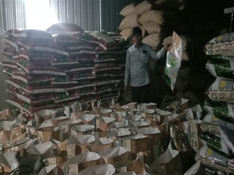 शेतकऱ्यांसोबत धोका बोगस बियाणांने गोदामच भरलेशेकडो क्विंटल बियाणे