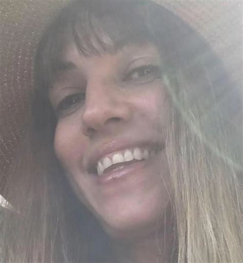 שרון שקד שרון בן צור חיפה מטפלת בילדים חטופים באומנויות הזבל והחיריה