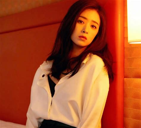 蒋欣要和贾玲合作？薛佳凝为了胡歌出家？韦雪9亿瓜是假的？倪妮资源频繁被截胡？