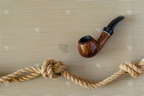 荆棘烟斗和麻绳
