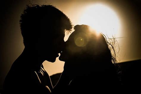 6 Easy Ways To Make Your Make Out Sessions More Intimate