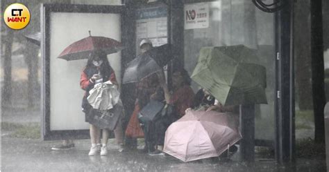 5縣市豪大雨特報！雨勢持續到晚上 「1地區」紅色警戒 生活 Ctwant