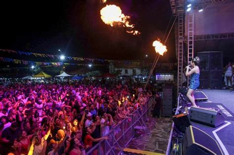 Quarta Noite de Carnaval em Luís Correia Marília Tavares e Eric Land