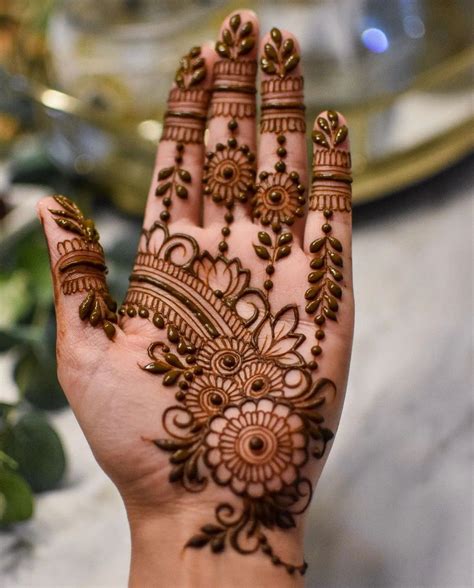 Front Hand Simple Mehndi Designs