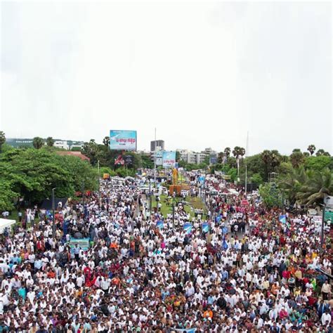 Visakha Garjana Photos ఒక్కసారిగా వేడెక్కిన సముద్రతీరం మూడు రాజధానుల
