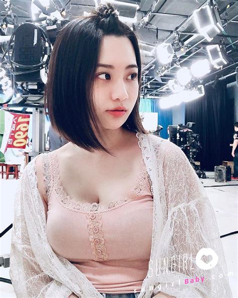 台灣sun咩咩 2087 白皙爆乳正妹極限露出兩山峰快要噴出 好想捧住啊 Cupsdaily