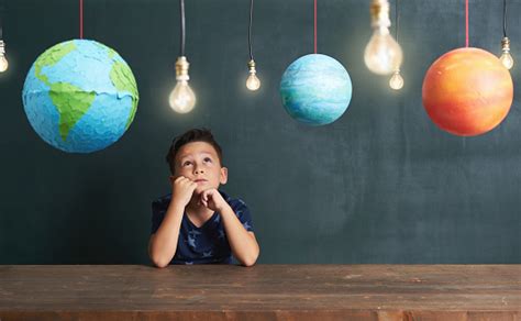 행성과 우주에 대한 어린이 학습 아이디어에 대한 스톡 사진 및 기타 이미지 아이디어 영감 6 7 살 Istock