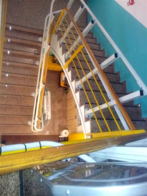Plataforma salvaescaleras DÉCOR en un colegio de Barcelona