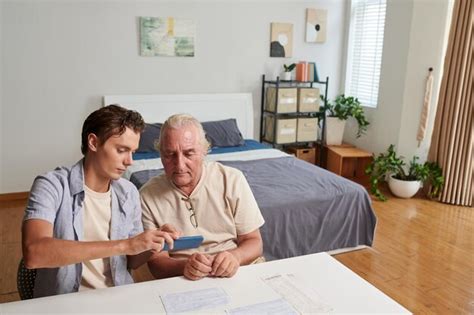 Premium Photo Paying Utility Bills Via App