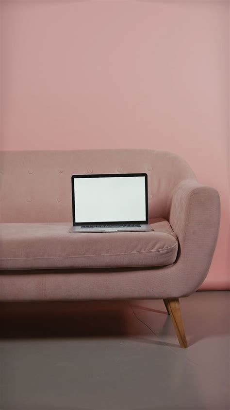 有关3 C用品 Instagram I Phone Mac Book 互聯網 光鮮亮麗 內容 可攜式 在家 坐 垂直视频