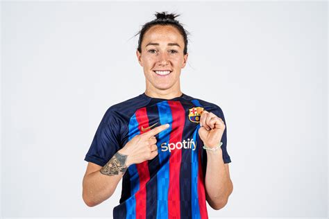 Lucy Bronze Signs For Barça