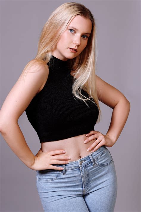 Alexandra S — Fashion Model Agency