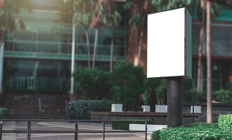 큰 빈 광고판 흰색 Led 스크린 도시 측에서 뛰어난 수직 디스플레이 광고 텍스트 템플릿 프로모션 야외 새로운 브랜드에 대한 도로 교통 0명에 대한 스톡 사진 및 기타