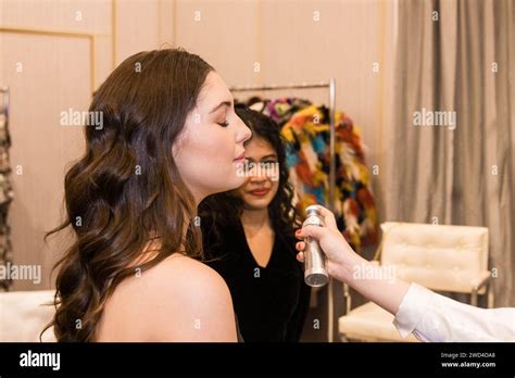Sammi Hanratty Visits The Backstage Creations Giving Suite Benefitting
