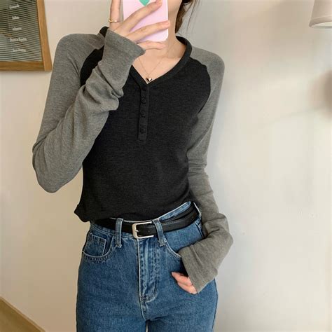 베이지하루 레글런 여자 브이넥 긴팔 티셔츠 가을 여성 겨울 상의 봄 나그랑 간절기 슬림핏 트렌디 캐주얼 여성티 블랙 브라운 버튼