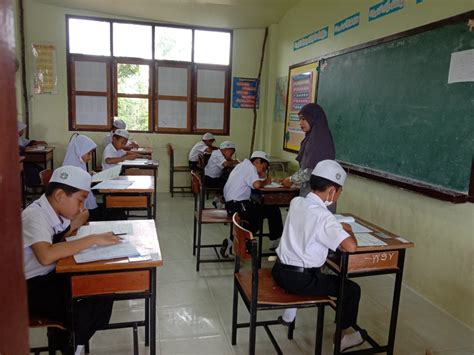 ภาพบรรยากาศการประเมินคุณภาพผู้เร โรงเรียนลำไพลศานติวิทย์