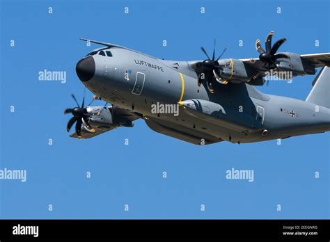 07.06.2018, Wunstdorf, Lower Saxony, an Airbus A400M "Atlas" in flight ...