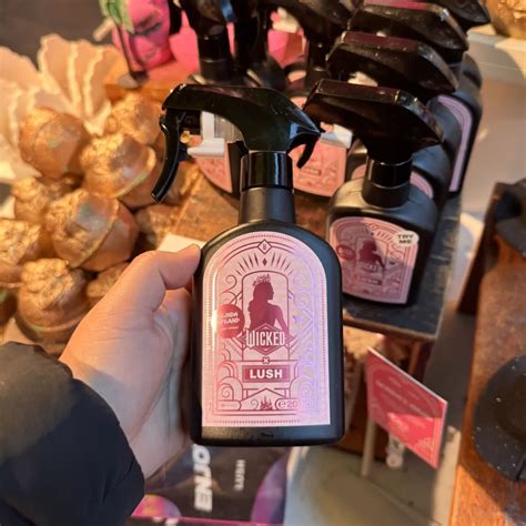 러쉬 X 위키드 글린다 업랜드 바디 스프레이 200ml 상품 상세 크로켓