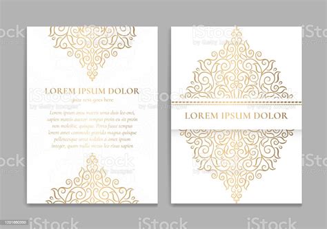 골드와 화이트 럭셔리 초대 카드 디자인 빈티지 장식 템플릿입니다 배경 및 배경 화면으로 사용할 수 있습니다 장식에 좋은 우아하고 고전적인 벡터 요소 0명에 대한 스톡 벡터