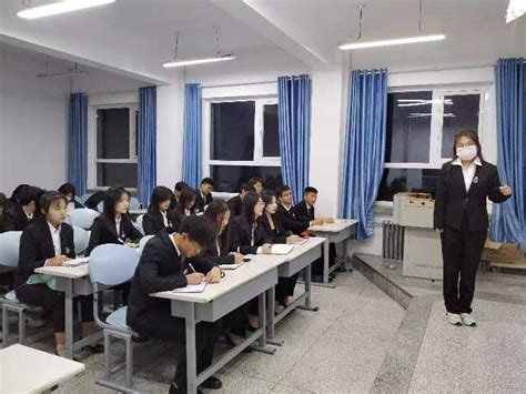 测绘学院召开“筑梦青春志在四方 规划启航职引未来”主题团课 共青团甘肃工业职业技术学院委员会
