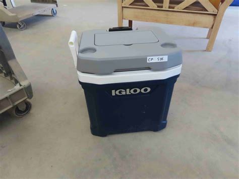 New Igloo Rolling Cooler 62 Quart