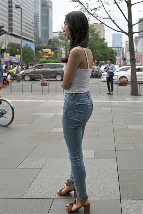 엄선된 스트리트 샷 데님 스키니 진을 입은 미녀들 V2ph