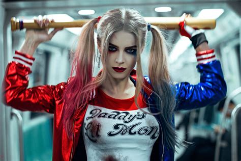 300 Cool Girl Wallpapers