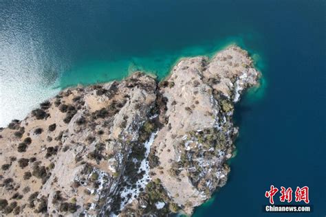 西藏边坝冬日三色湖景色壮美