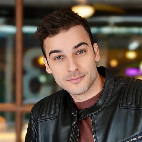 跟著凱恩 Follow Uly Xinbei