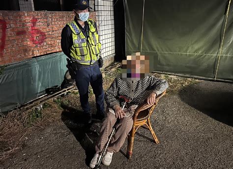 失智老婦外出迷途街頭 大湖警熱心助返家