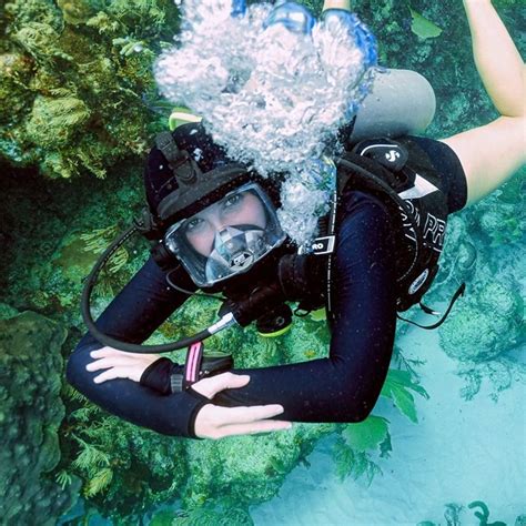 Pin By Sepp Deng On Masken Gas Mask Full Face Mask Scuba Girl