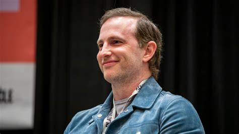 Joe Gebbia Uno Dei Cofondatori Di Airbnb è Il Primo Capo Designer Di