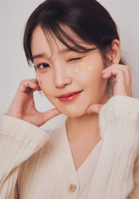 아이유 생일 맞아 자립 청소년·장애인 위해 2억원 기부 주식 에펨코리아