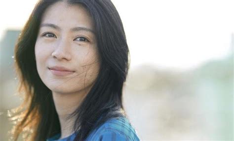 写真・図版（1枚目） コロナ禍で「魔女の宅急便」を再び観て「元気もらった」 俳優・瀧内公美が選ぶエネルギーをもらえる映画 Aera